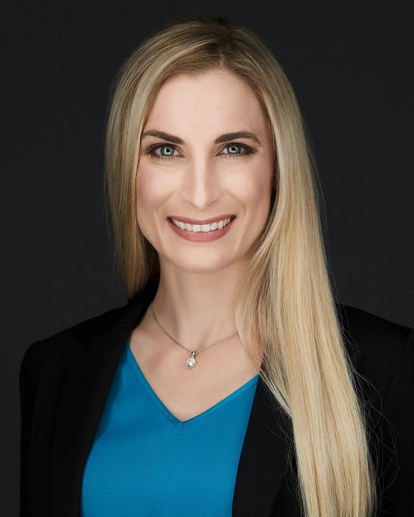 About Us - Stratus Dental Studio, Dentist in Carol Stream, IL | (630 ...